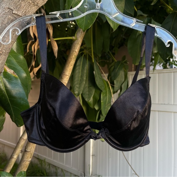 Vintage | Intimates & Sleepwear | Vintage Wonderbra Bra In Black With A ...